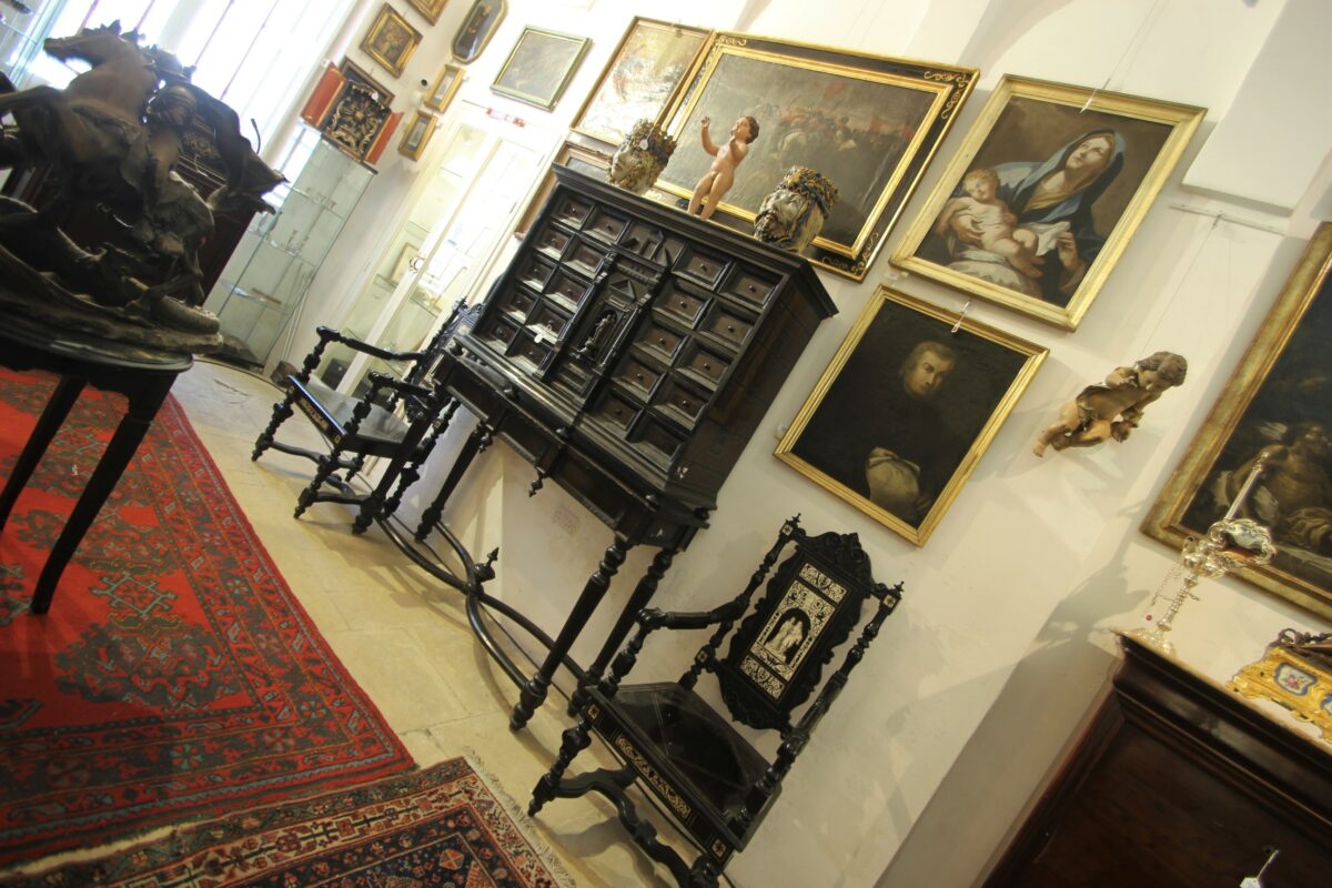 Obelisk Auctioneers & Valuers | Antiques & Fine Arts Auctions – Mobili ...